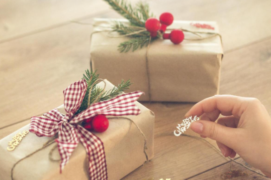 Today, we will bring you the 5 best Christmas gifts 2022 for her on ...